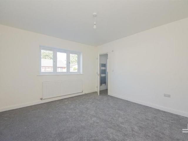 4 bedroom detached bungalow to rent