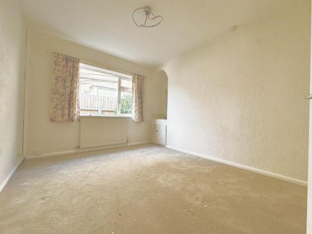 4 bedroom detached bungalow to rent