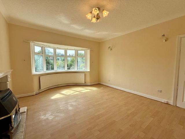 4 bedroom detached bungalow to rent