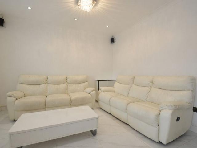 4 bedroom Detached bungalow to rent