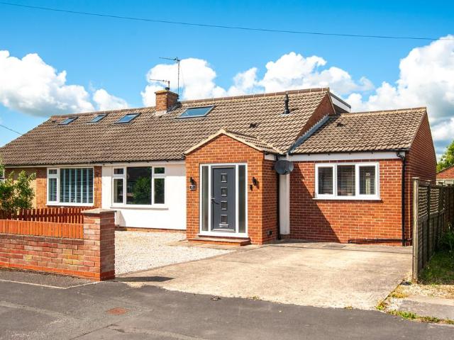4 bedroom detached bungalow to rent