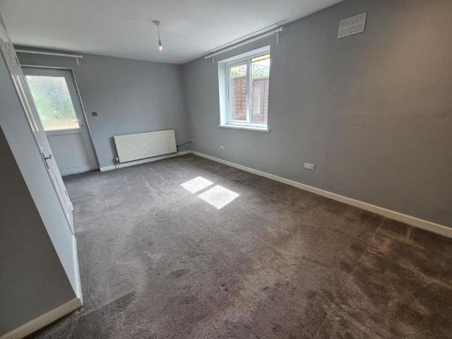 4 bedroom detached bungalow to rent