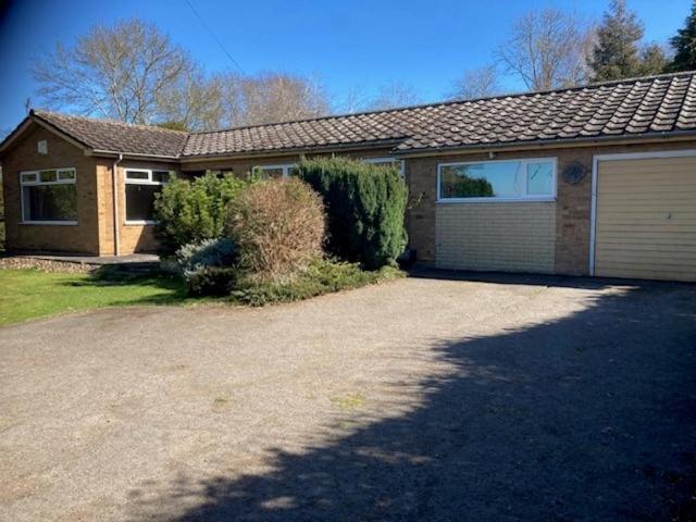 4 bedroom detached bungalow to rent