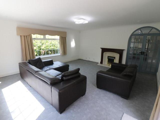 4 bedroom detached bungalow to rent