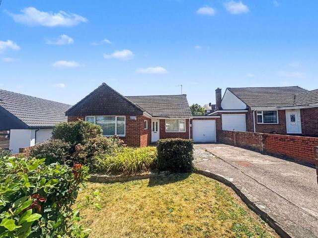 4 bedroom detached bungalow to rent