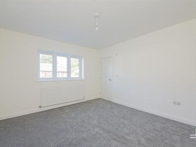 4 bedroom detached bungalow to rent
