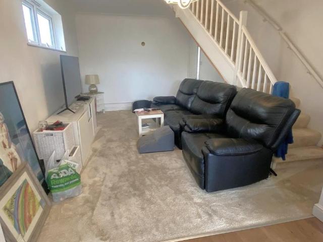 4 bedroom detached bungalow to rent