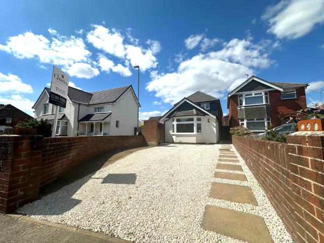 4 bedroom detached bungalow to rent