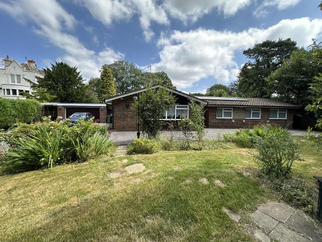 4 bedroom detached bungalow to rent