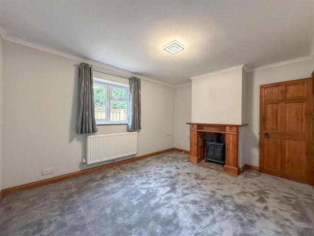 4 bedroom detached bungalow to rent