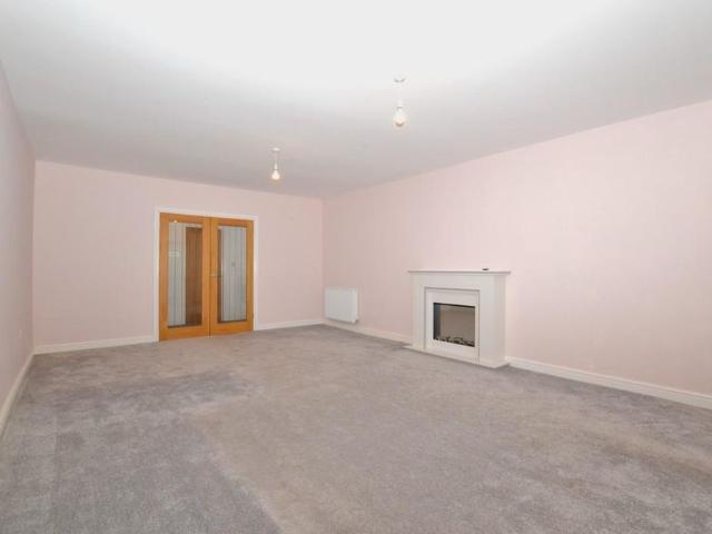 4 bedroom detached bungalow to rent