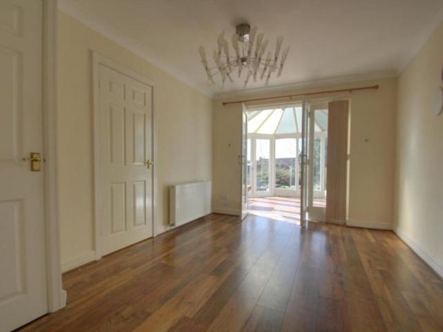 4 bedroom detached bungalow to rent