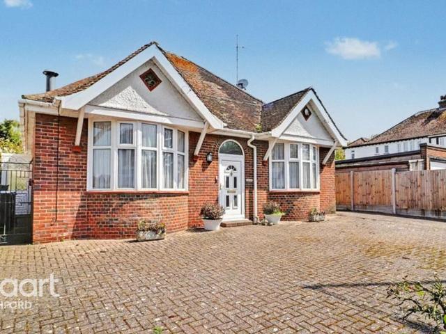 4 bedroom detached bungalow to rent