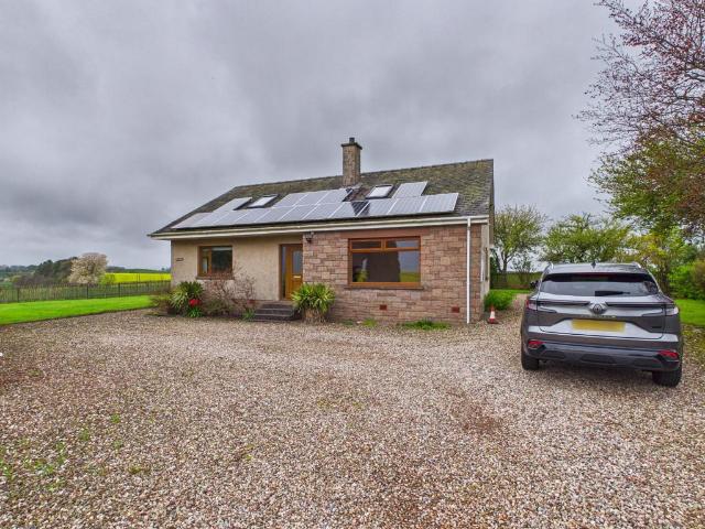 4 bedroom detached bungalow to rent