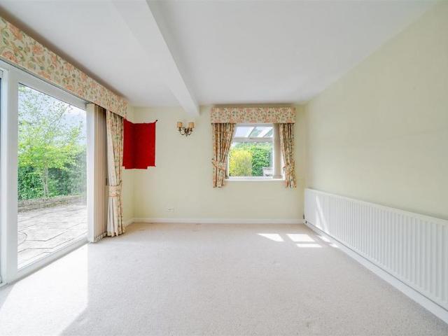 4 bedroom detached bungalow to rent