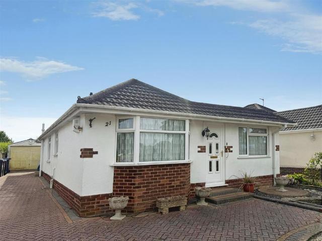 4 bedroom detached bungalow to rent