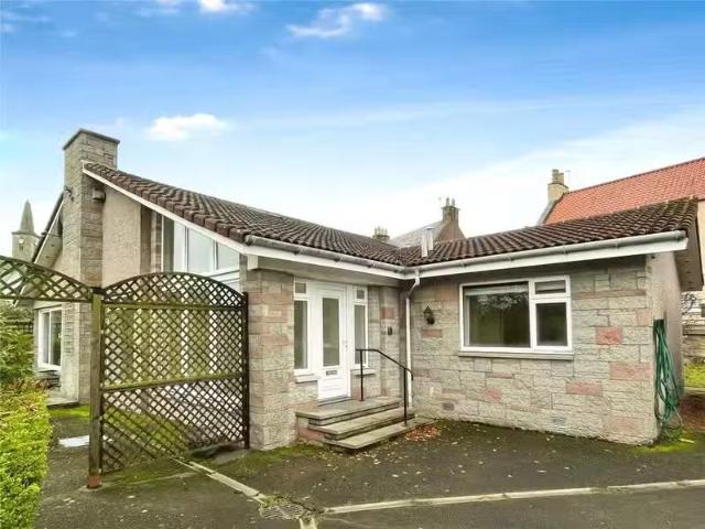 4 bedroom Detached Bungalow to rent, Bow Butts, Markinch, KY7.