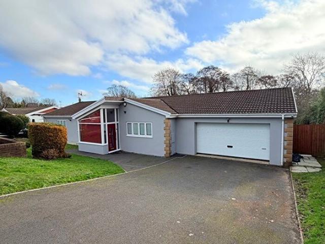 4 Bedroom Detached Bungalow To Rent In Meadow Rise, Derwen Fawr, SA2