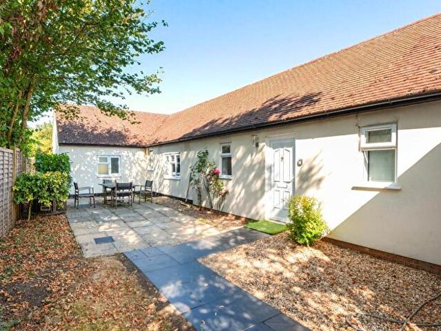 4 Bedroom Detached Bungalow To Rent In Oving Road, Whitchurch, Aylesbury, HP22
