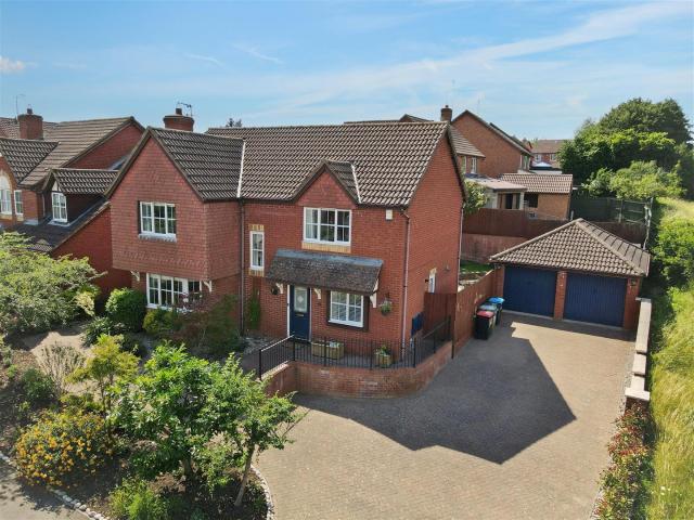 4 bedroom Detached for rent