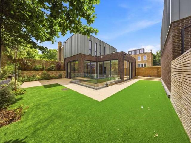 4 Bedroom Detached House