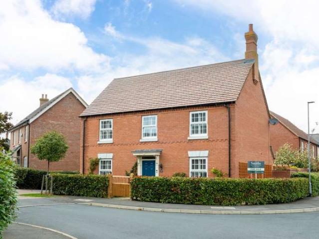 4 Bedroom Detached House