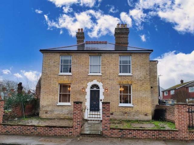 4 Bedroom Detached House