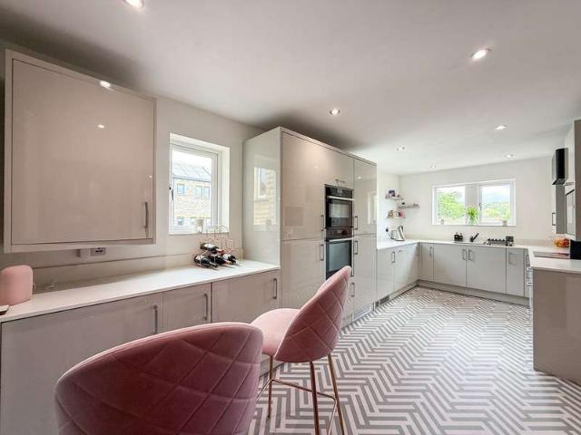 4 Bedroom Detached House