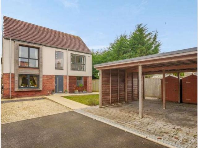 4 Bedroom Detached House