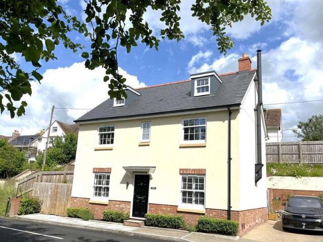 4 Bedroom Detached House