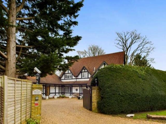 7 Bedroom Detached House
