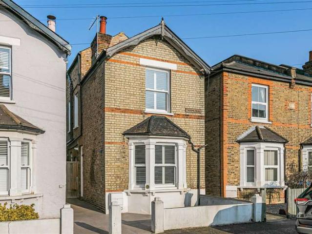 4 Bedroom Detached House