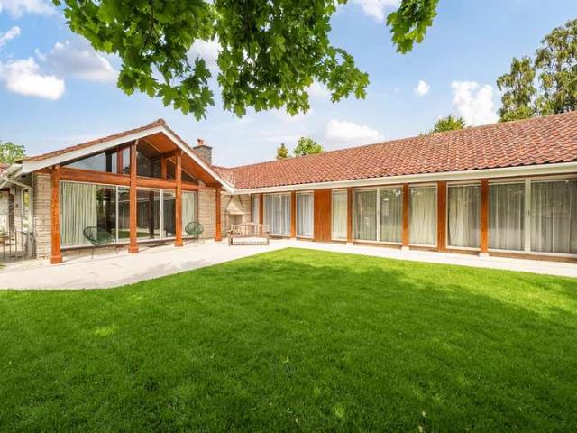 4 Bedroom Detached House