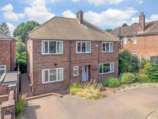 4 Bedroom Detached House