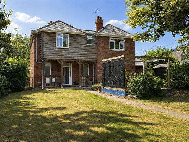 4 Bedroom Detached House