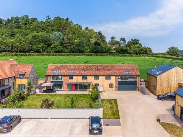 4 Bedroom Detached House