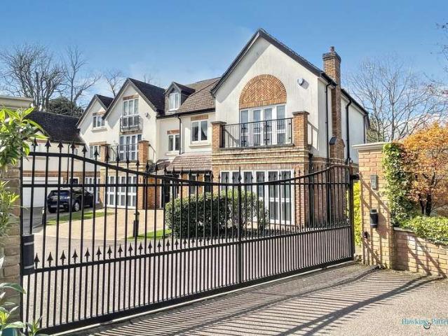 4 Bedroom Detached House