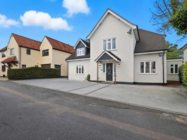 4 Bedroom Detached House