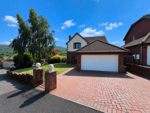4 Bedroom Detached House