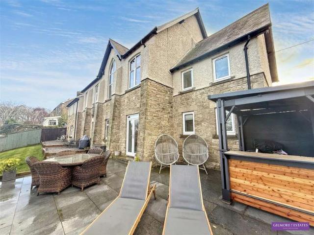4 Bedroom Detached House