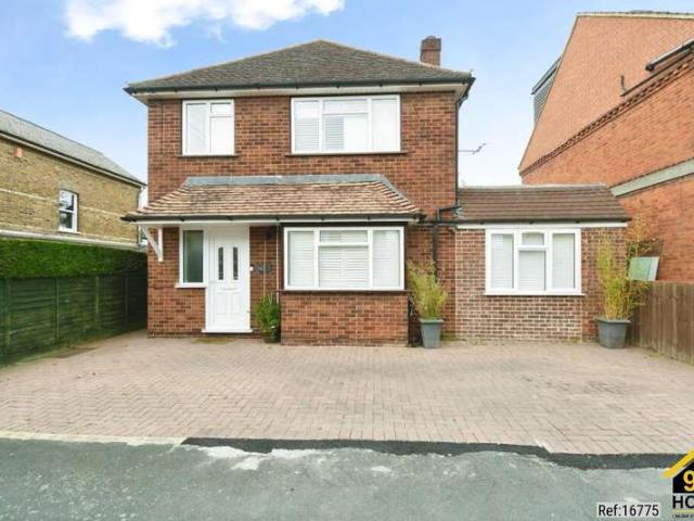 4 Bedroom Detached House