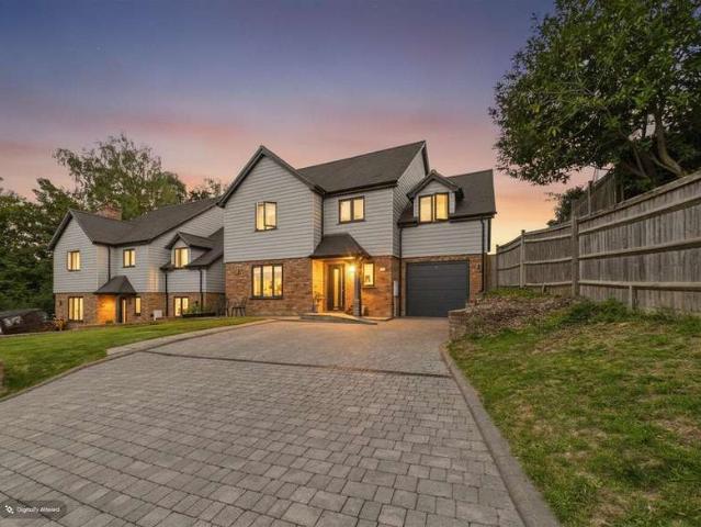 4 Bedroom Detached House