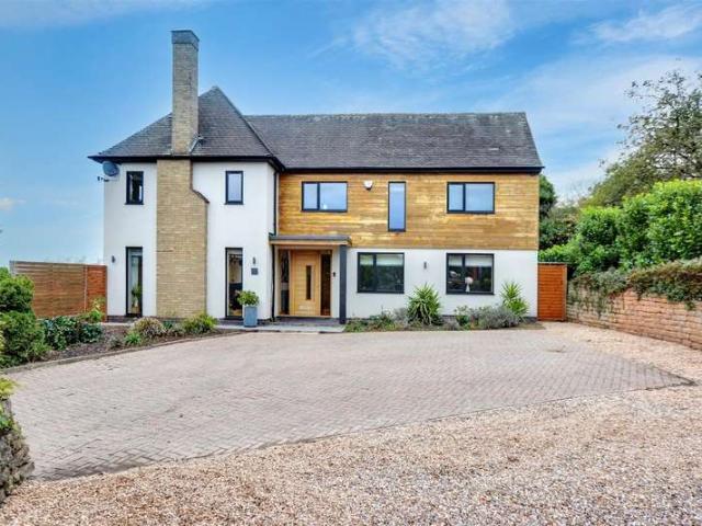 4 Bedroom Detached House