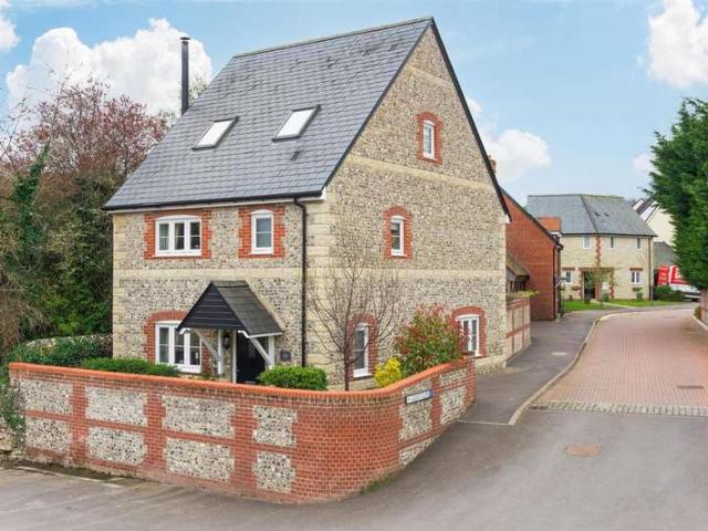 4 Bedroom Detached House