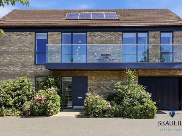 4 Bedroom Detached House