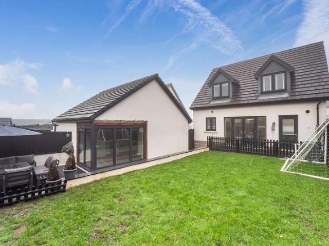 4 Bedroom Detached House