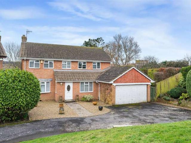 4 Bedroom Detached House