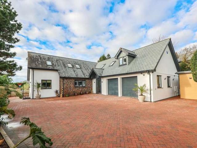 4 Bedroom Detached House