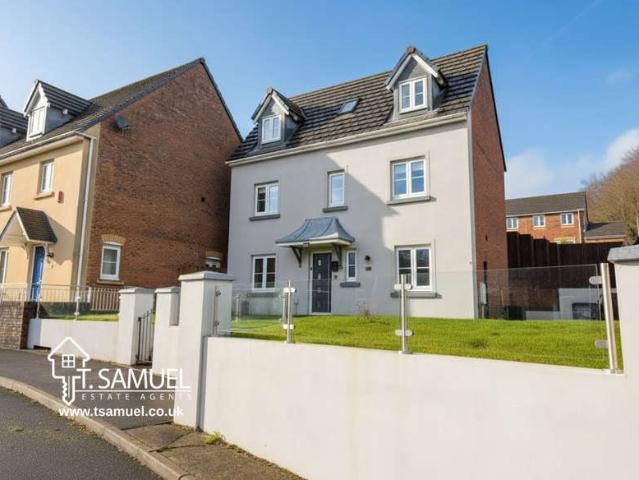 4 Bedroom Detached House