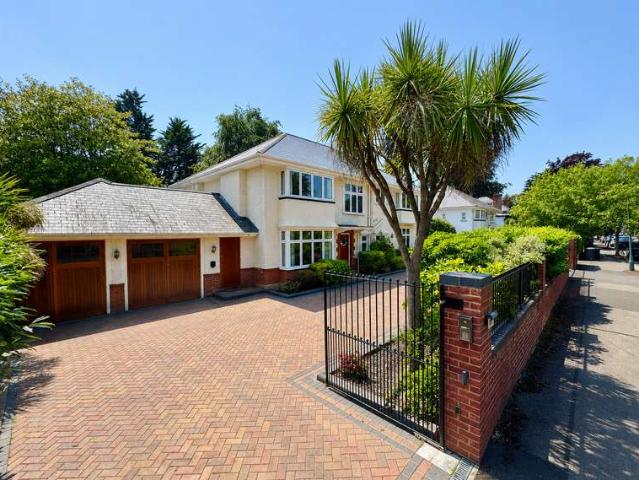 4 Bedroom Detached House